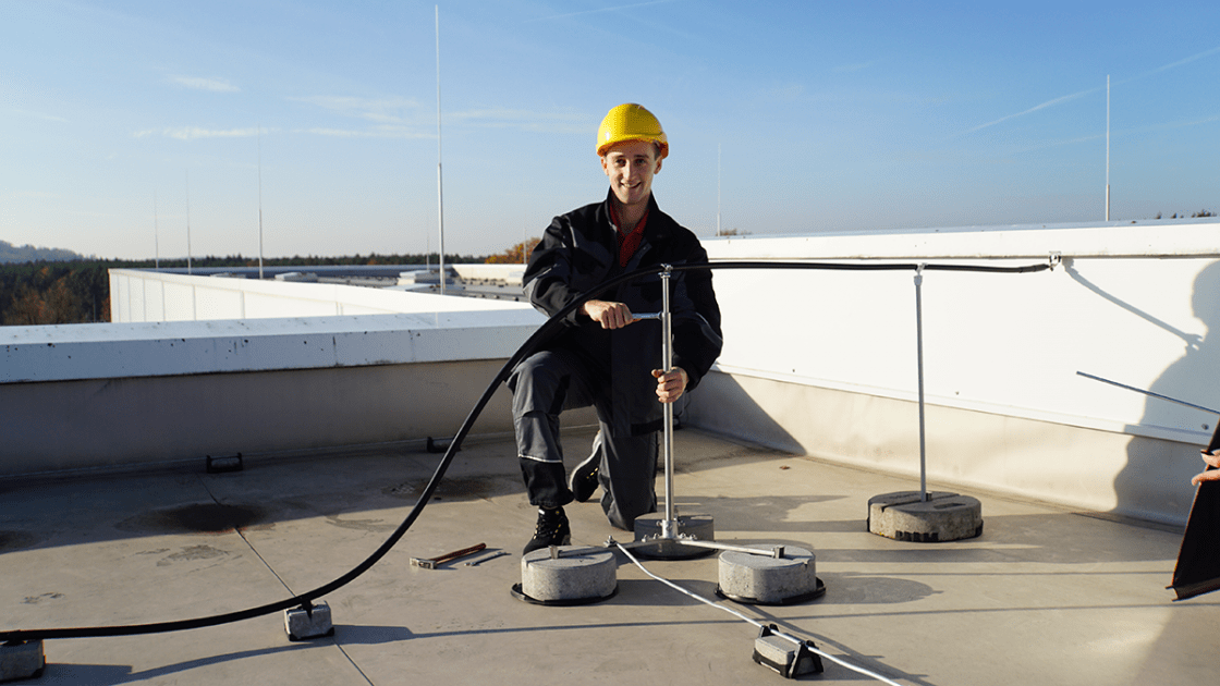 Variable sealing end in HVI Lightning Protection