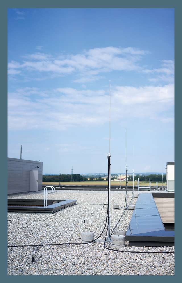 High-voltage-resistant, insulated conductors